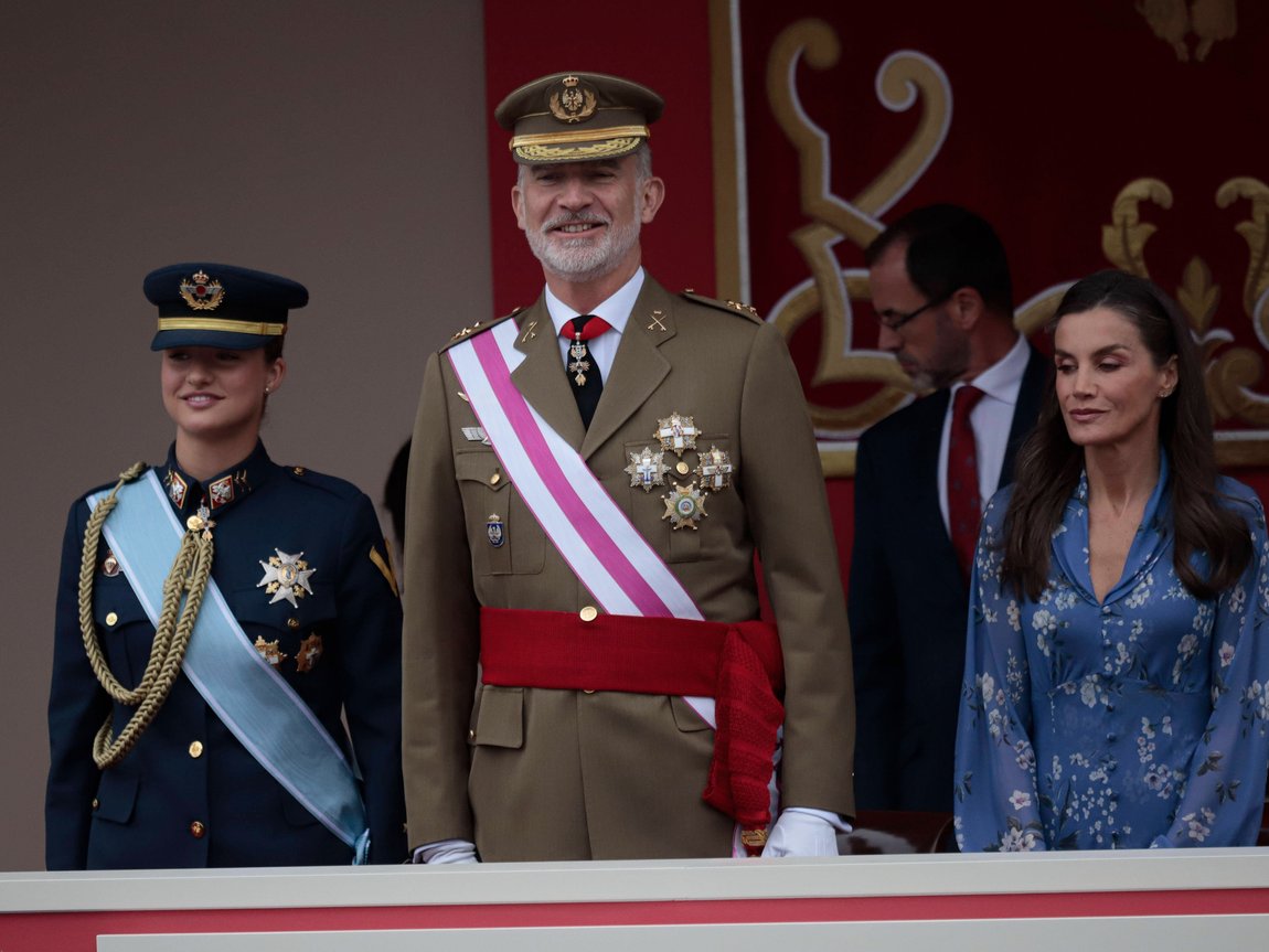 Princess Leonor: Debut at military parade ends with two mishaps