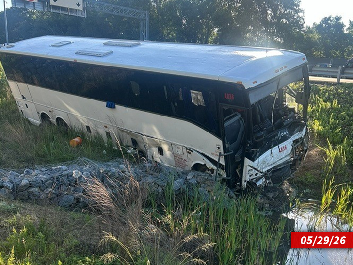 5 dead after bus strikes vehicles in Virginia work zone