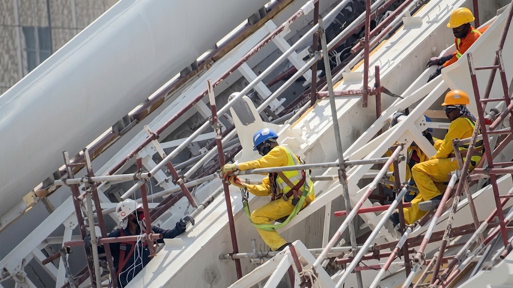 After 2,000 hours without pay, he jumped from the 147th floor of Dubai ...