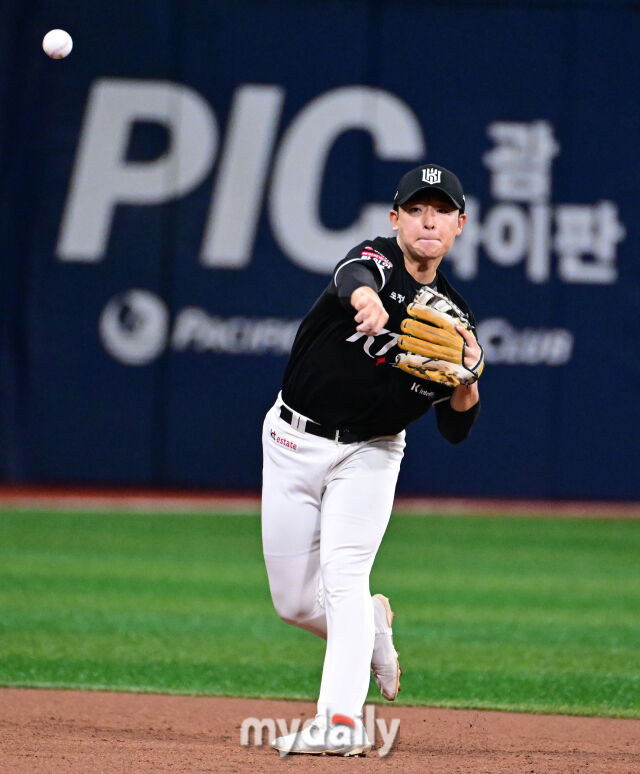 [MD포토] 이강민 '안정적인 송구'