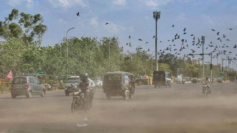 Dust storm to hit Delhi-NCR with 70 kmph winds, lightning and rain in ...