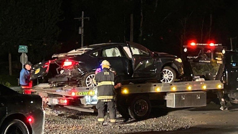 Train strikes car stuck on tracks in Voorheesville