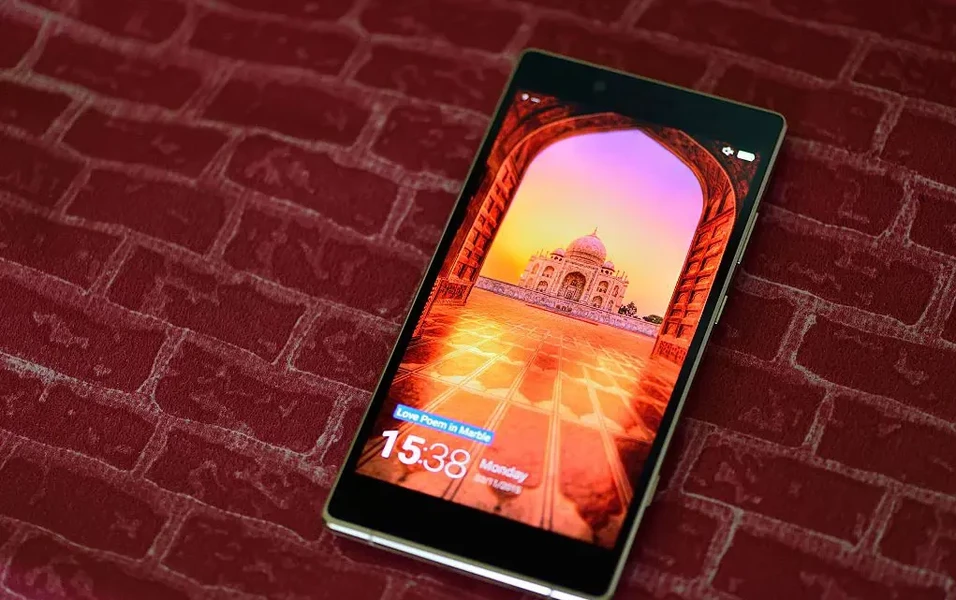 Bring your screen to life with motion wallpapers