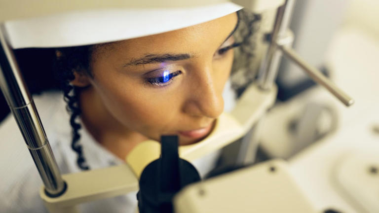 Researchers just built a LASIK alternative that reshapes the eye ...