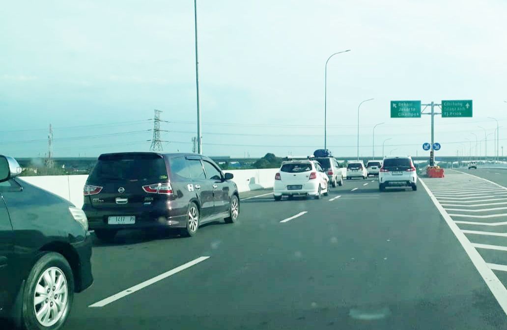 Kenapa mobil pelat luar kota sering ngawur di jalan? Ini penjelasan ...