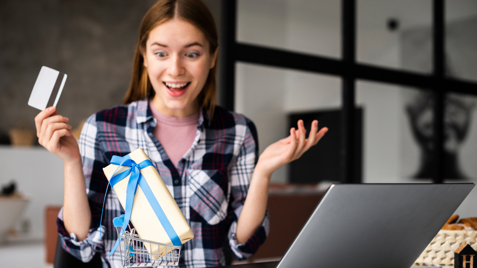 4 psychological reasons you're addicted to online shopping