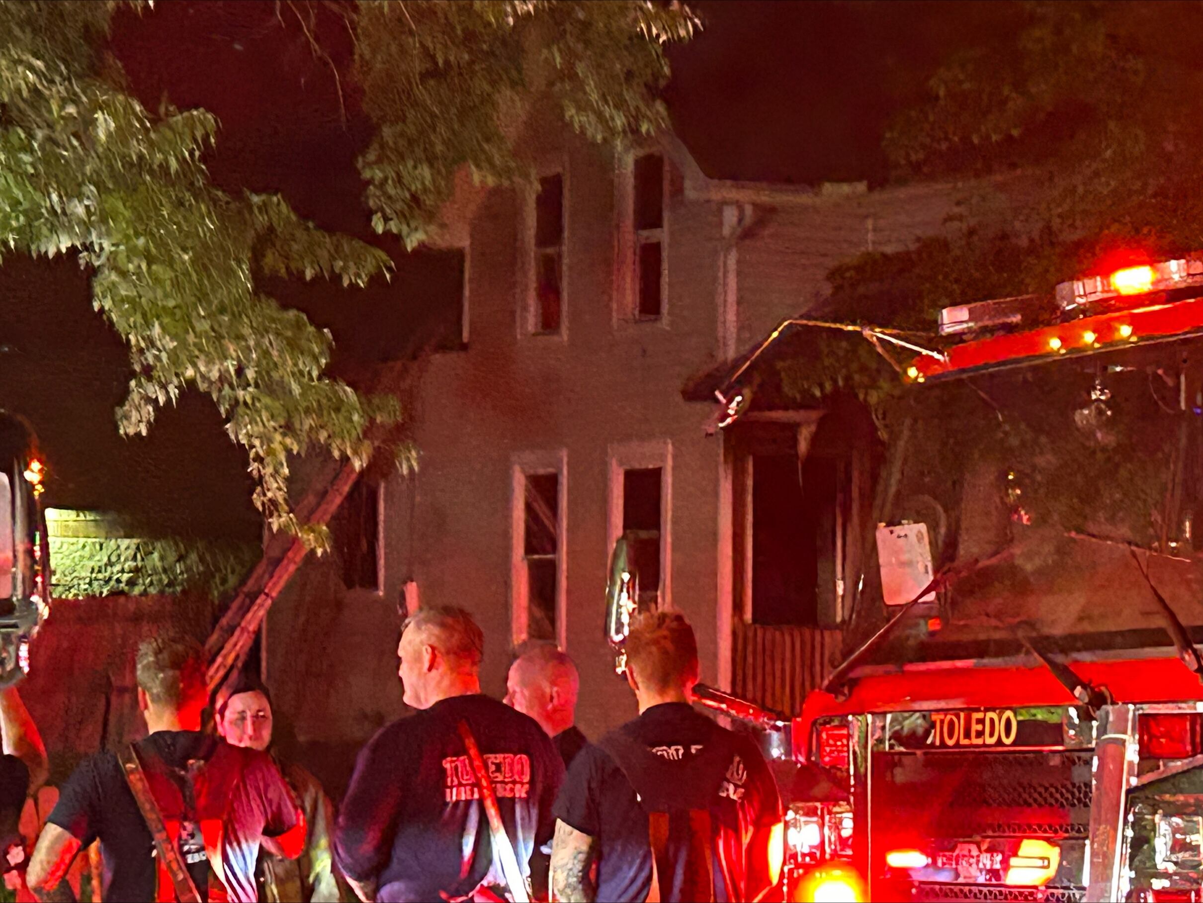 Fire at vacant Oak Street home; crews find propane tanks inside