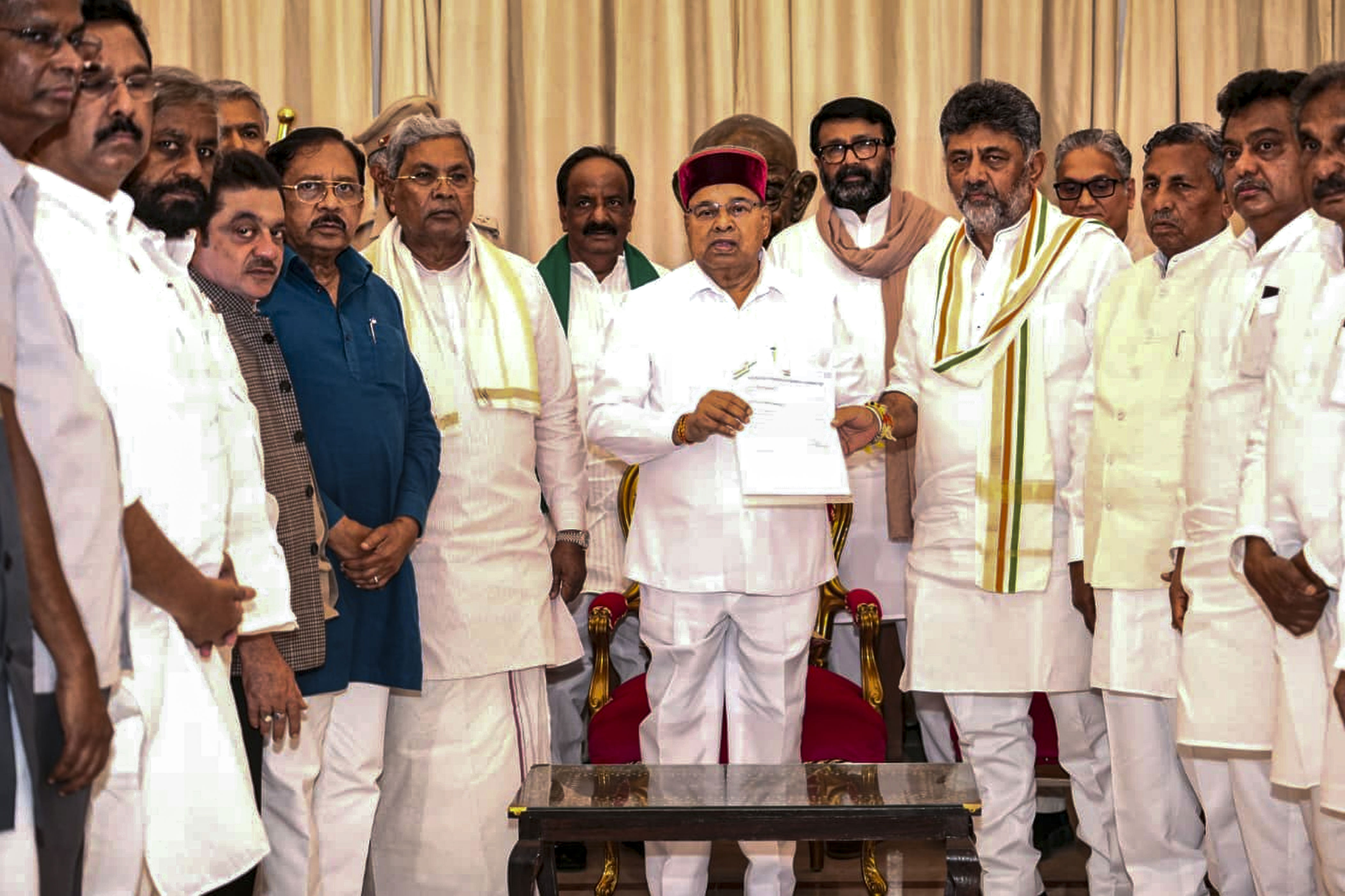 Guv Gehlot invites Shivakumar to take oath as K'taka CM along with team ...