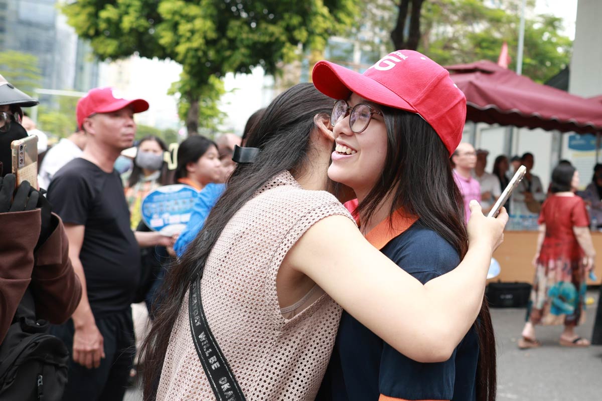 Đồng hành cùng sĩ tử mùa thi, phụ huynh chọn niềm tin thay cho áp lực ...