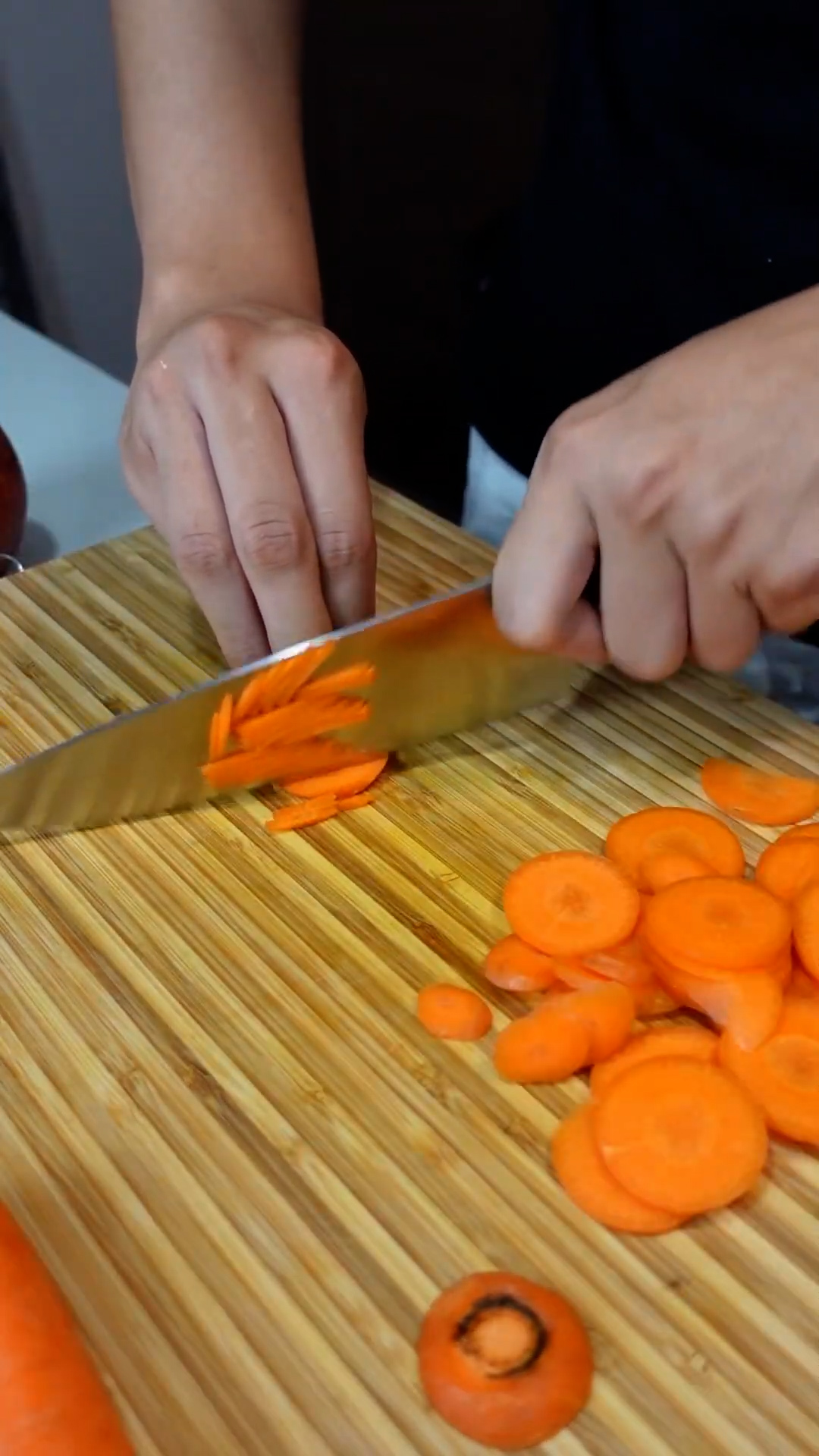 Basic knife techniques that will prevent you from cutting yourself badly