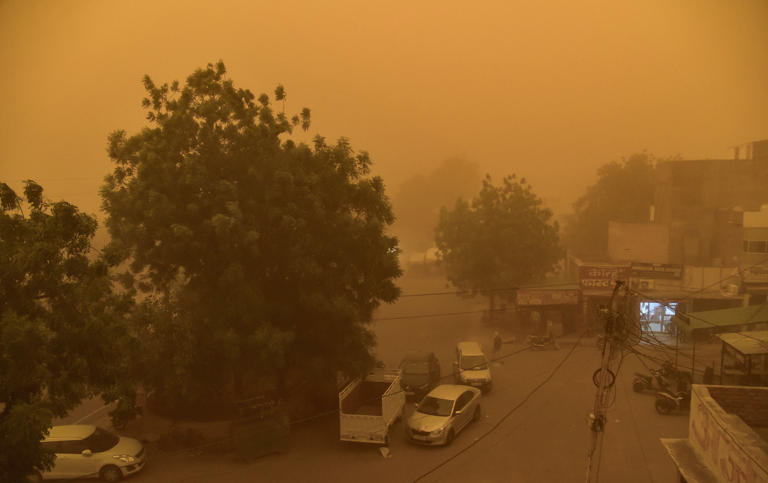 Massive dust storm sweeps through Rajasthan, apocalyptic visuals leave ...
