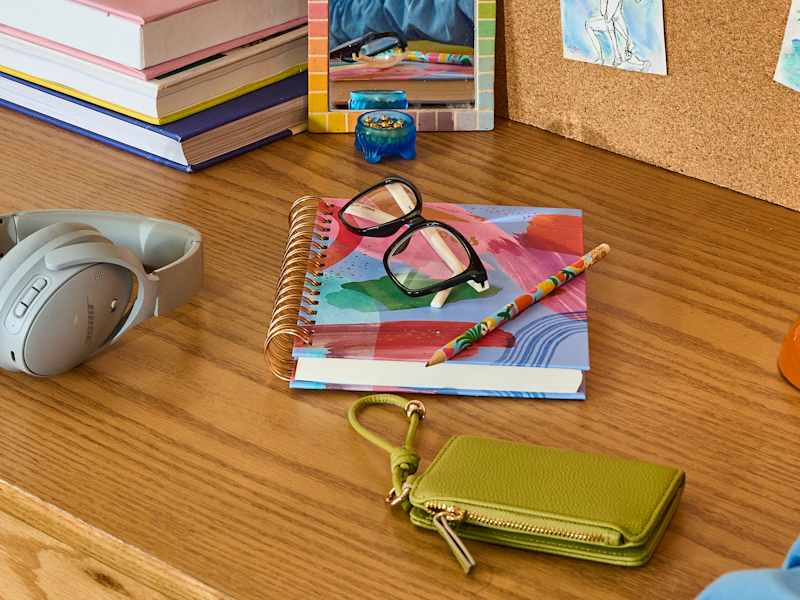 Everyone's wearing wired headphones again. This DIY case is the cutest ...