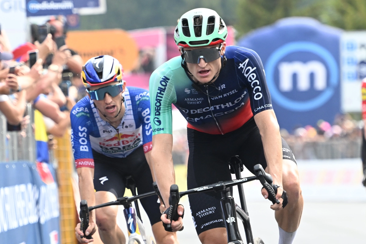 Giro d’Italia 2026, Felix Gall si conferma secondo: “Corsa perfetta ...