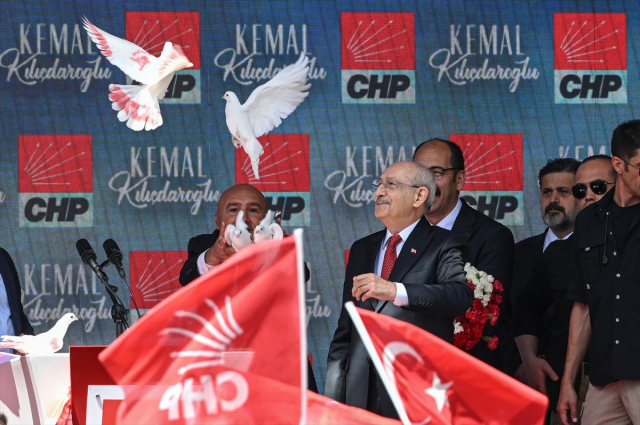 "Hain" sloganlarına olay yanıt! Kendisini Atatürk'e benzetti
