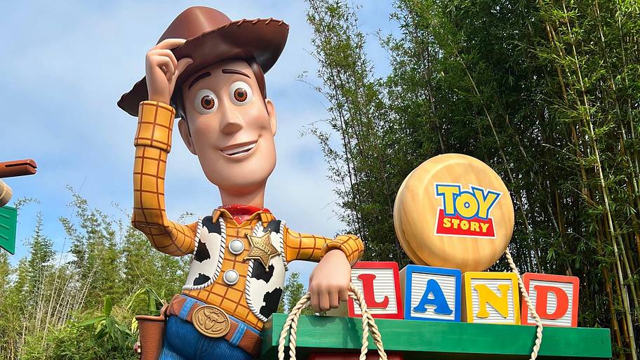 1-of-1 Woody superfractor breaks Toy Story card sales record
