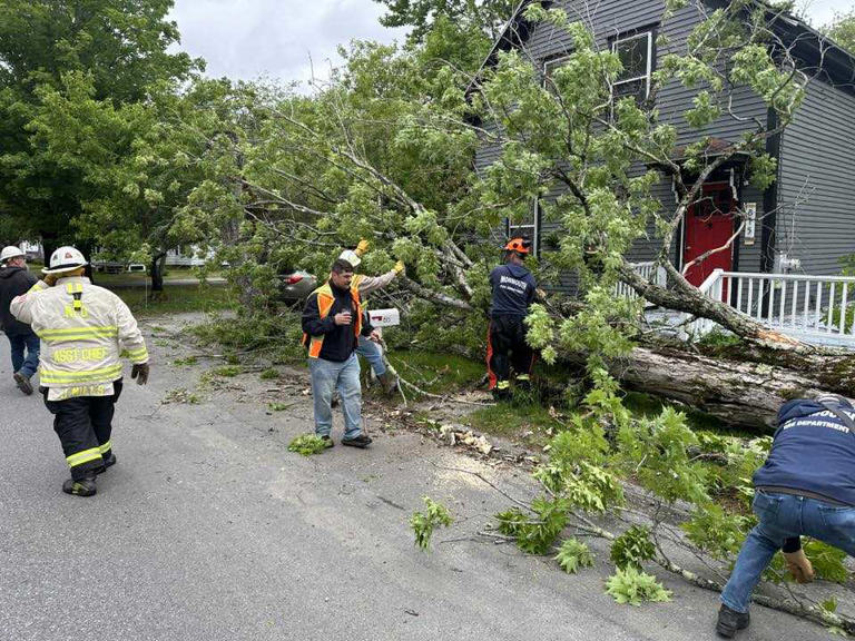Power outages climb in Maine as strong winds bring trees down onto wires