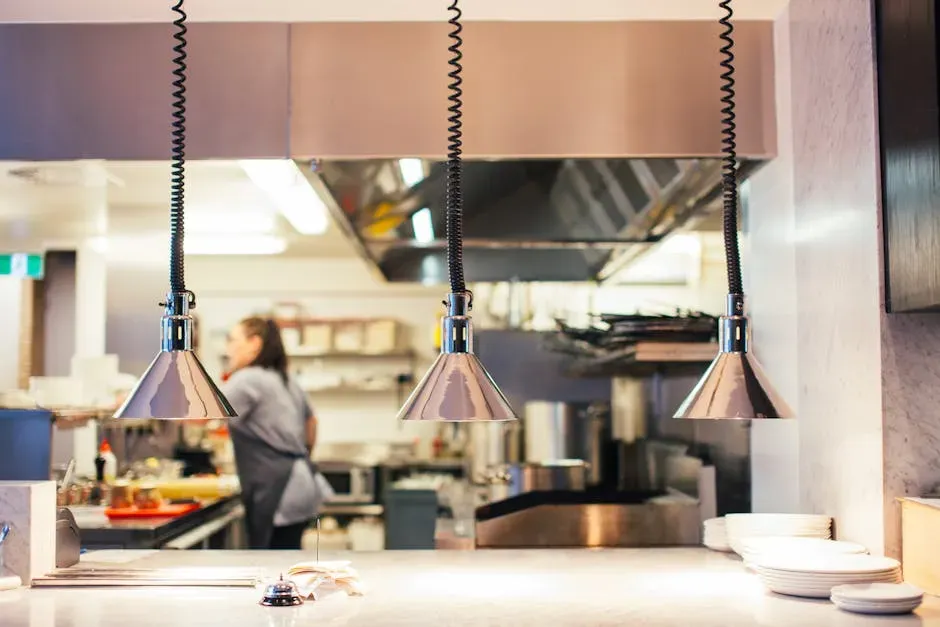 A restaurant server reveals 10 habits that quietly annoy kitchen staff