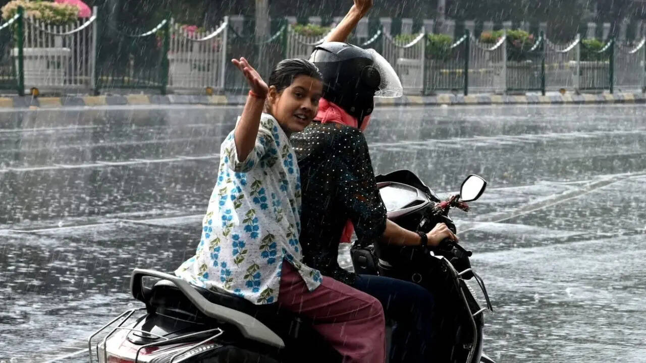 Rain lashes parts of Delhi-NCR; IMD issues red, orange alerts