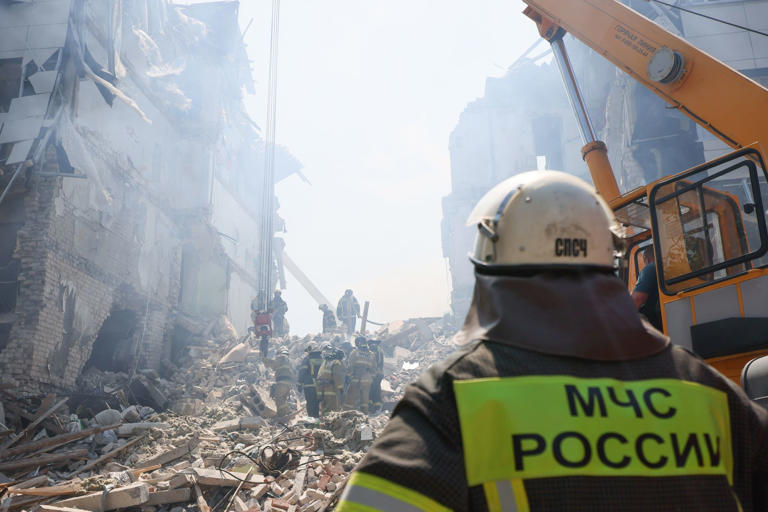 Russia, Ukraine report casualties after fresh overnight attacks