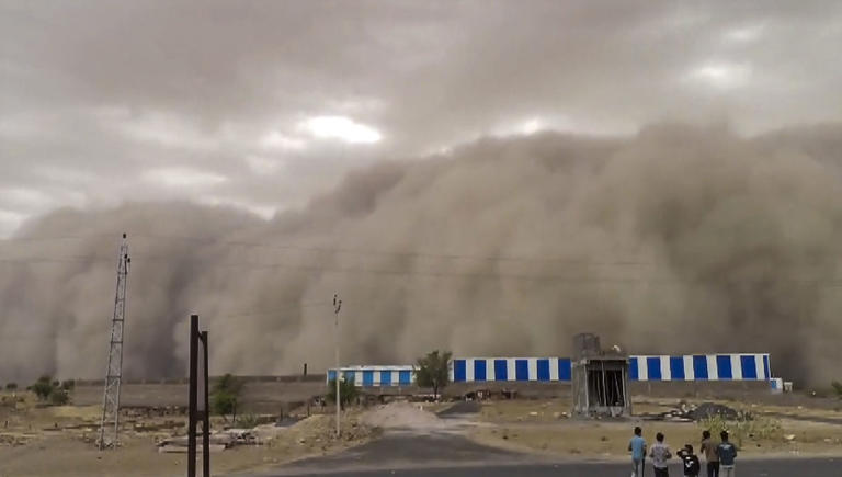 Massive dust storm sweeps through Rajasthan, apocalyptic visuals leave ...