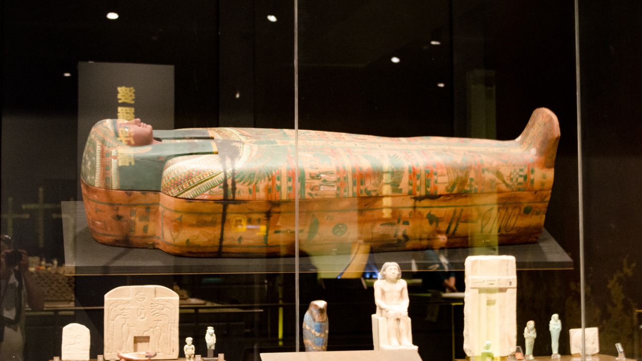 Egyptian archaeologists just pulled 22 painted wooden coffins from the ...