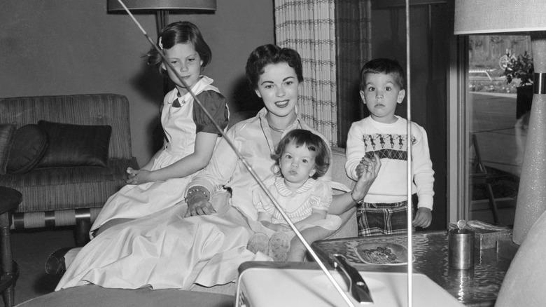 10 grown-up pics of Shirley Temple you may not have seen before
