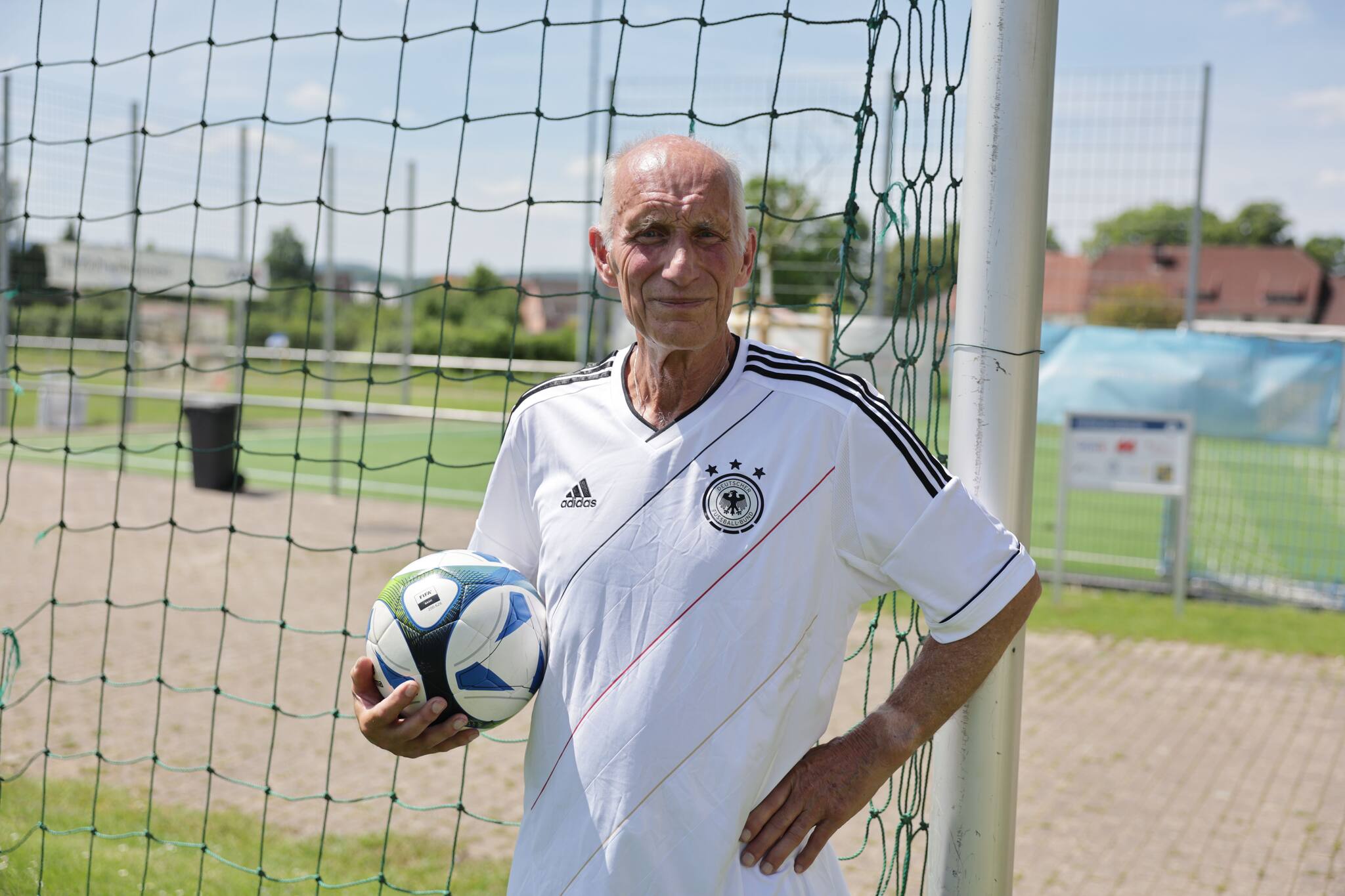 Ein großer Traum: Mit 77 Jahren noch einmal in der Fußball ...