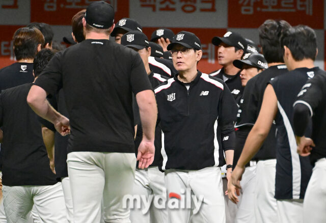 [MD포토] 이강철 감독 '승리의 KT'