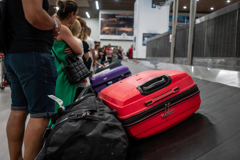 Travel warning issued to Brits over highly contagious 'bull-neck' virus ...