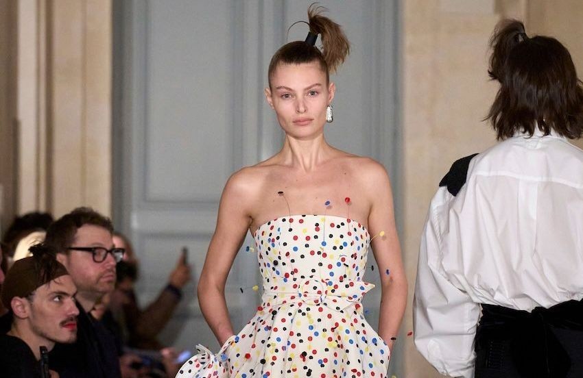 Oubliez les fleurs : ce motif inattendu sera partout sur les robes cet été