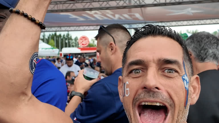 PSG fans turn out in red and blue for Champions League final