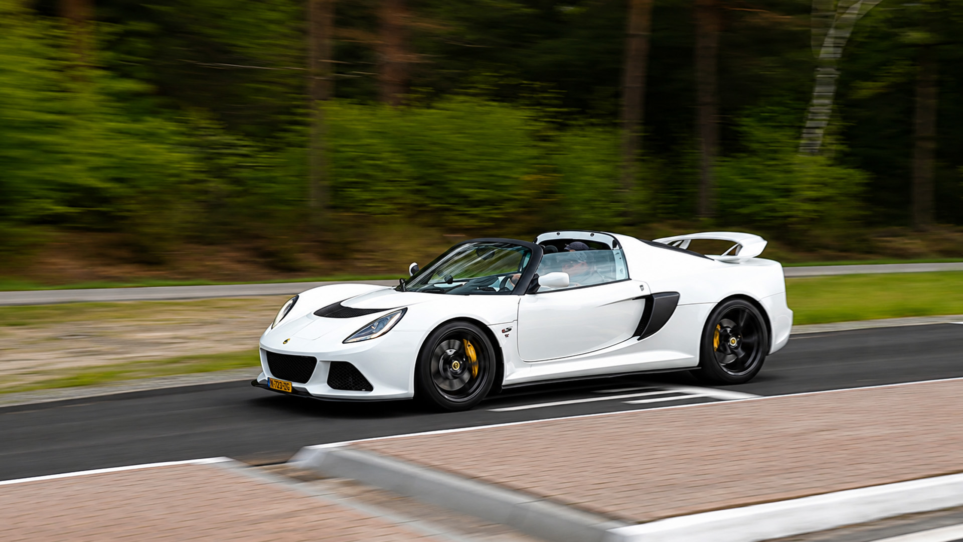 Wild Lotus Exige drive with serious pace on public road