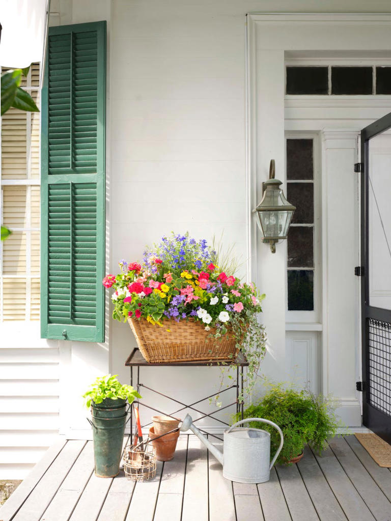 How to turn a tiny patio into a lush summer garden