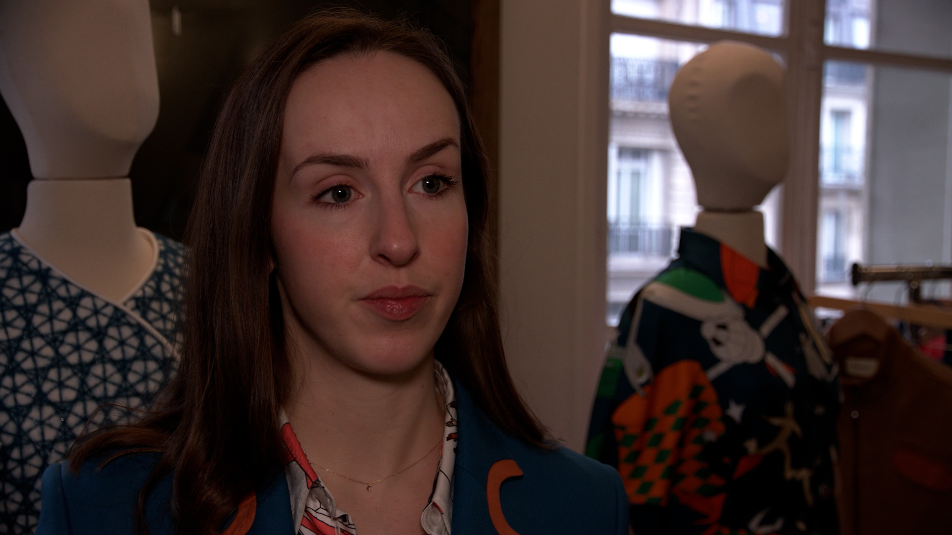 Belleza a medida: Lena McCroary sobre moda, confianza y glamour moderno