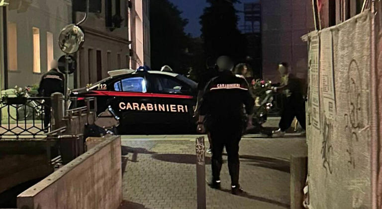Rissa in Corso del Popolo, una decina di ragazzini affrontano due ...