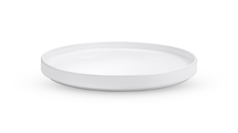 How to mix and match plateware for the most unique dining set