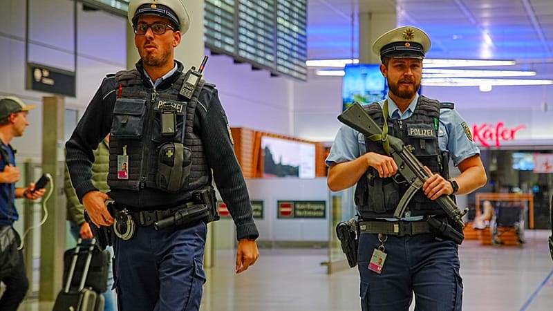 Allarme drone a Monaco di Baviera, aeroporto chiuso temporaneamente