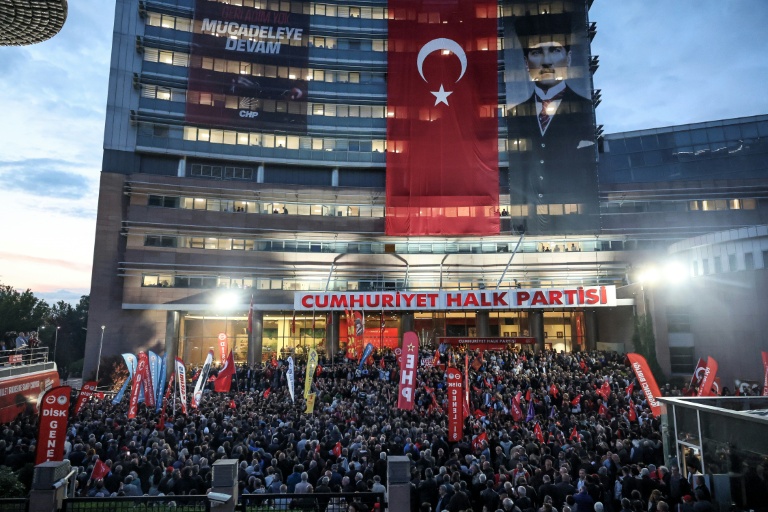Turkey opposition party hosts rival events