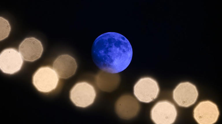 The blue moon rises tonight: Where and when to see the second full moon ...
