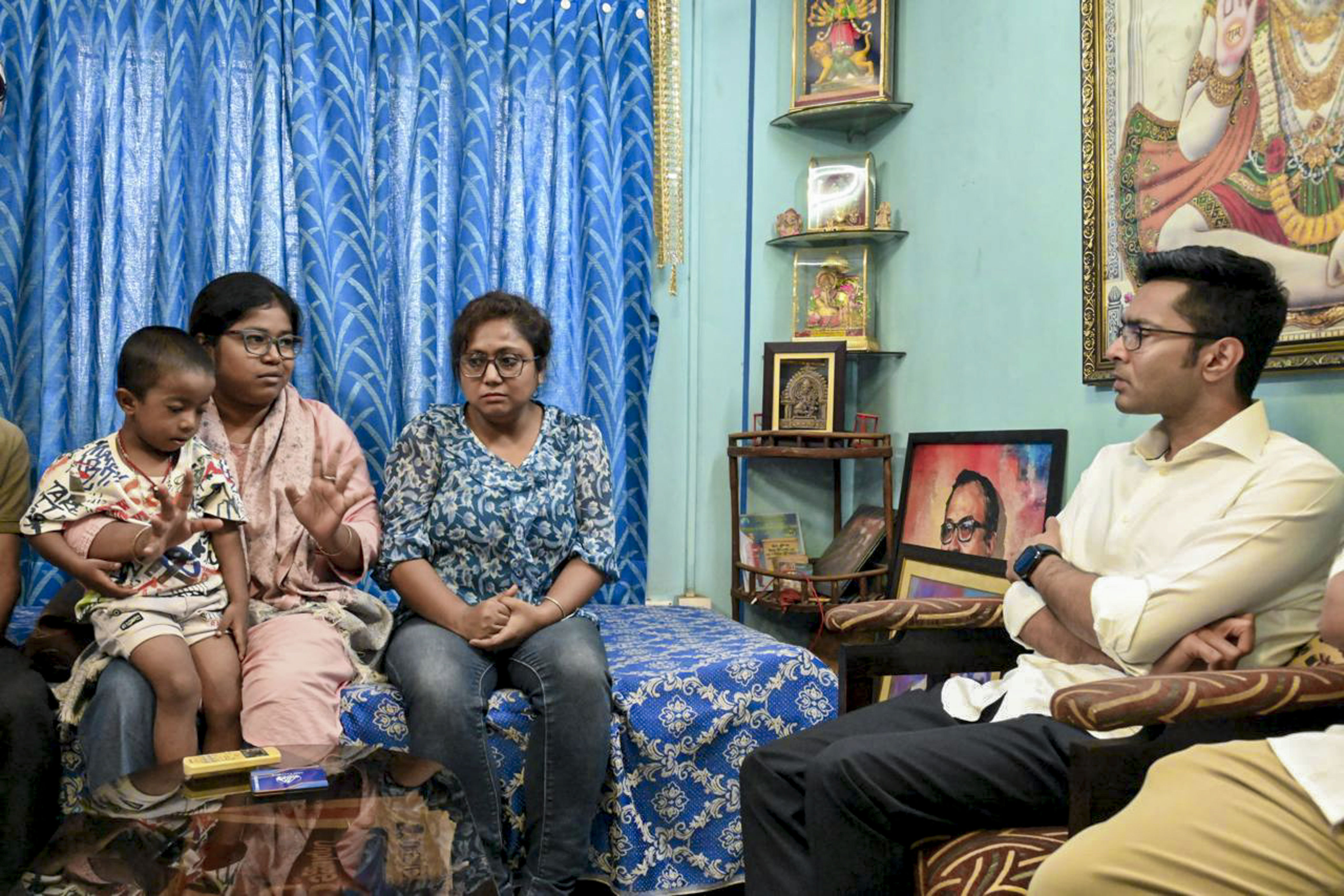 Attack on MP Abhishek Banerjee signals to world how democracy has ...