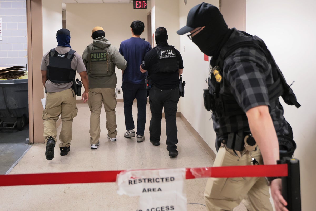 Emails reveal how ICE really felt about Manhattan’s overcrowded lockup