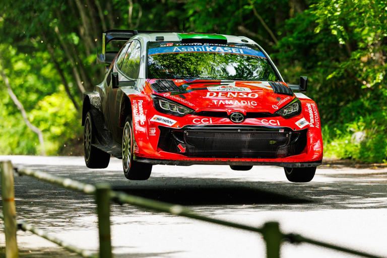 WRC Japón: Elfyn Evans lidera sobre Ogier tras accidente de Oliver Solberg