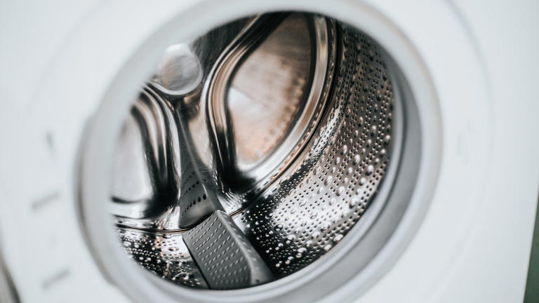 This simple laundry trick will stop odours and mould in your washing ...