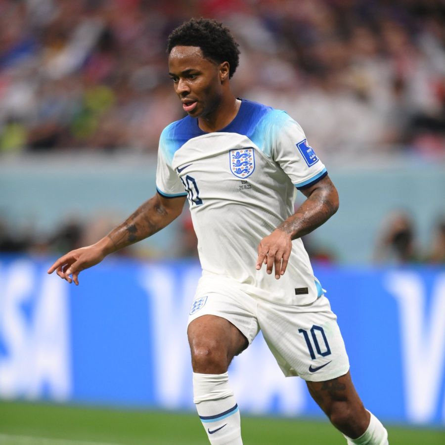 Raheem Sterling, estrella del fútbol inglés, chocó su auto de lujo y ...