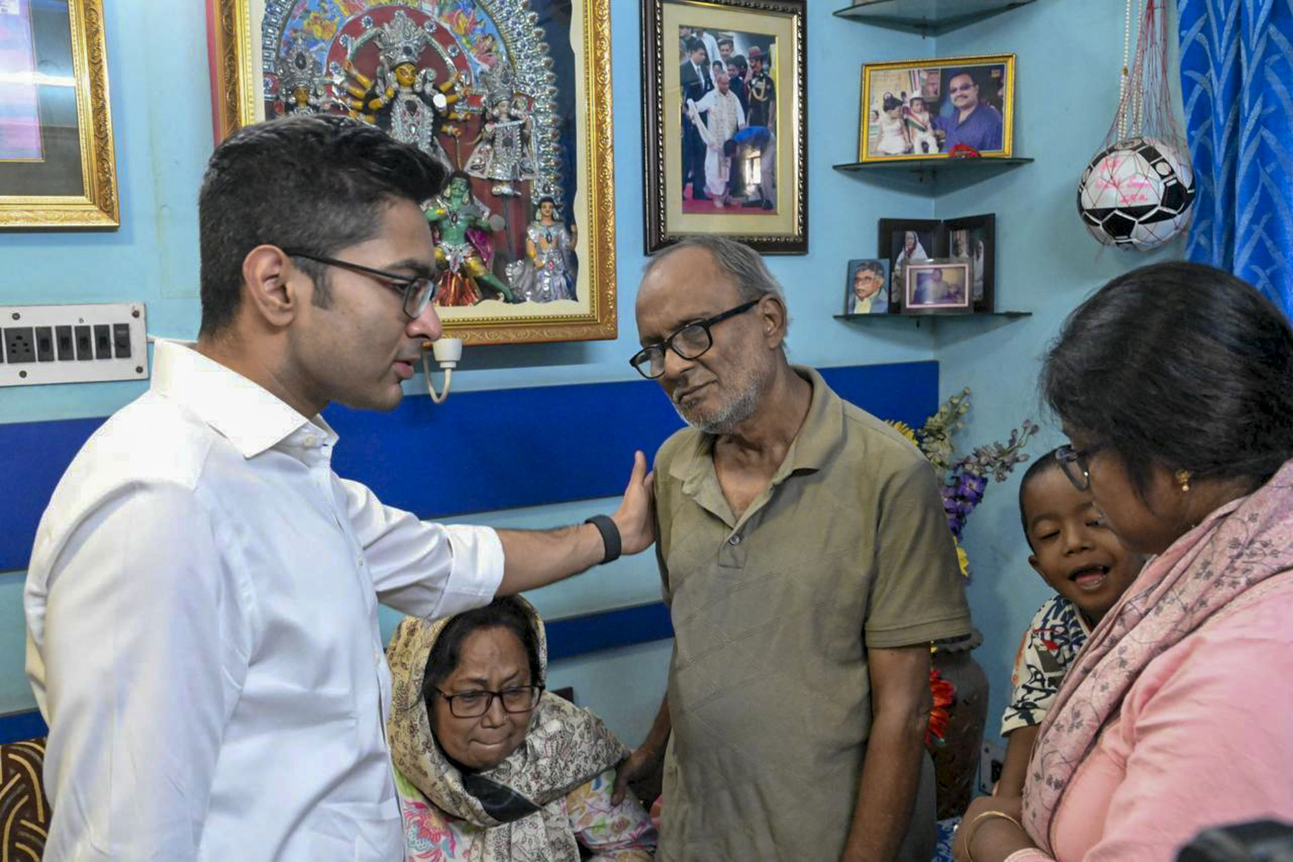 Attack on MP Abhishek Banerjee signals to world how democracy has ...