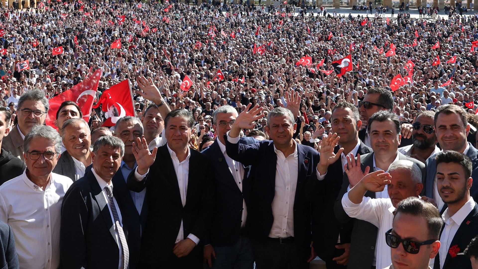 Türkei: Wiedereingesetzter CHP-Chef fordert Wahl um Parteivorsitz