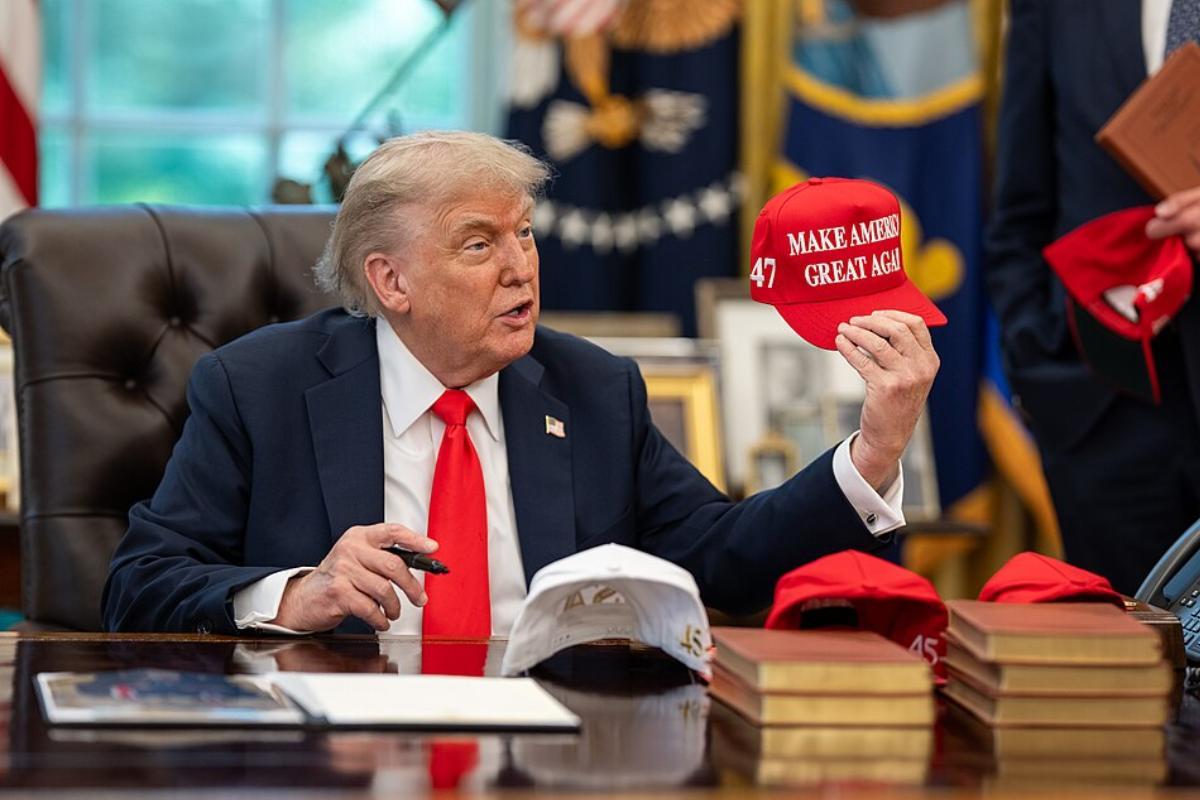 'Third rate artists' slammed by Trump as he threatens to replace ...