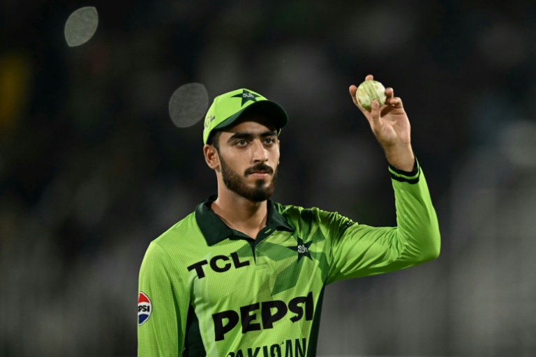 Minhas leaves Australia in a spin as Pakistan win milestone ODI
