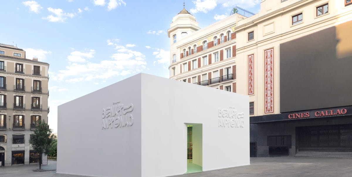Zara lanza una acción especial con Bad Bunny en pleno centro de Madrid