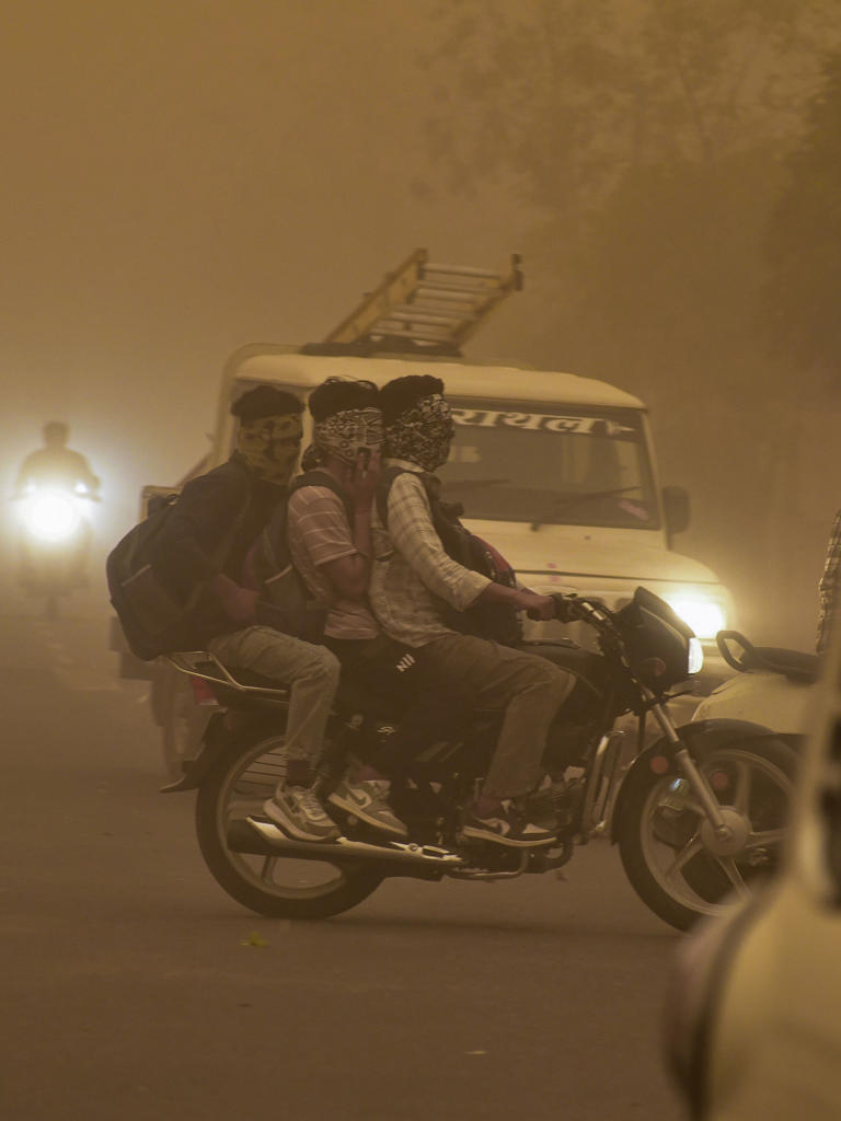 Massive dust storm sweeps through Rajasthan, apocalyptic visuals leave ...